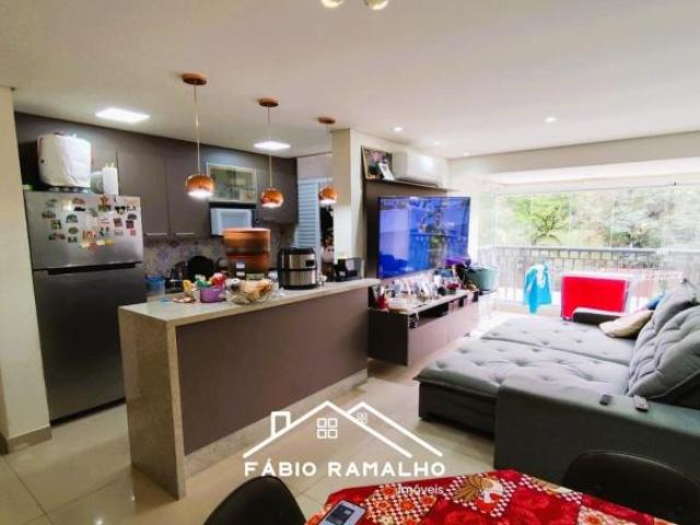 Apartamento com 3 dormitórios, suíte, varanda, 2 vagas de garagens