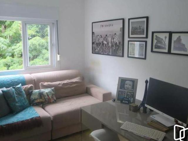 Apartamento com 3 dormitórios, suíte e churrasqueira