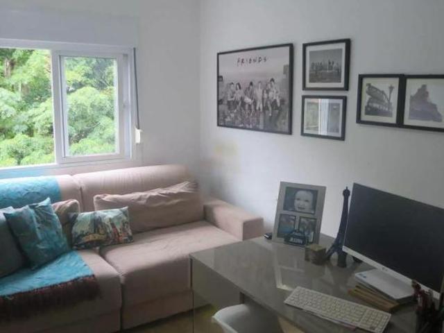 Apartamento com 3 dormitórios, suíte e churrasqueira