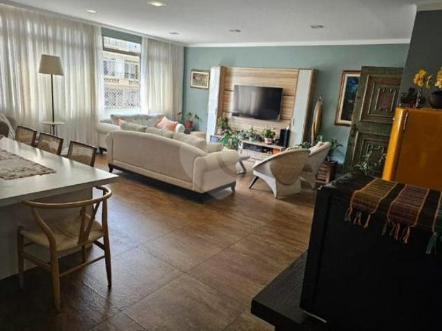 Apartamento com 3 dormitórios, suíte e vista permanente na Aclimação