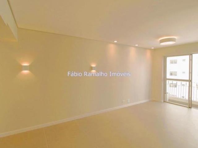 Apartamento com 3 dormitórios  suíte, e 2 vagas. Jardim Marajoara