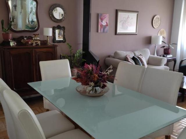 Apartamento com 3 dormitórios, suíte, lareira, sala de jantar, Porto Alegre RS