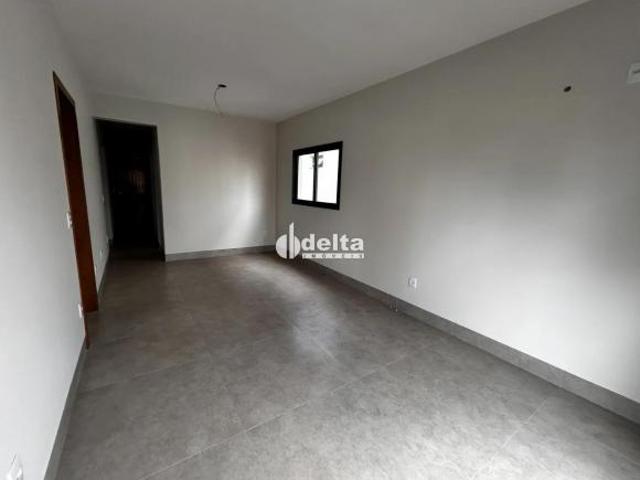 Apartamento com 3 quarto sendo 1 suíte disponível para venda no bairro Santa Mônica em Uberlândia M
