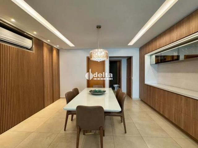 Apartamento com 3 quarto sendo 2 suíte disponível para venda no bairro Martins em Uberlândia MG