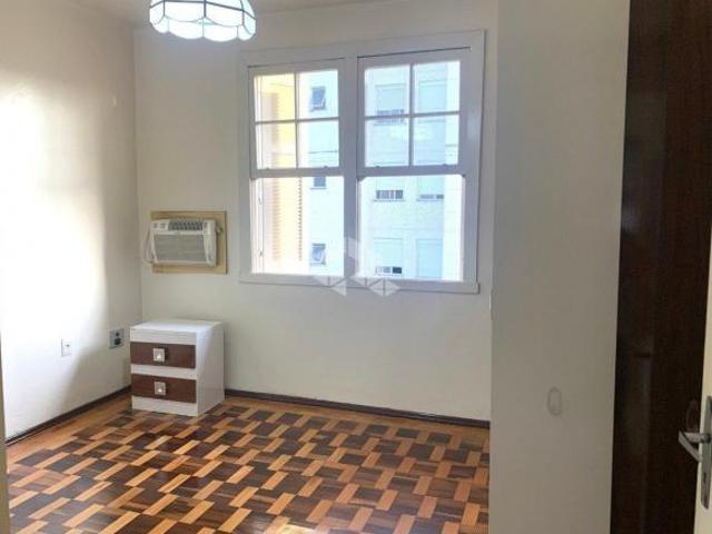 Apartamento com 3 quartos no bairro Azenha