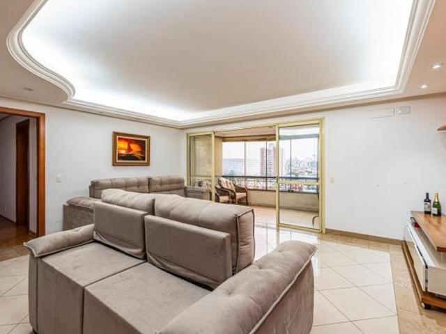 Apartamento com 3 quartos, no bairro Menino Deus