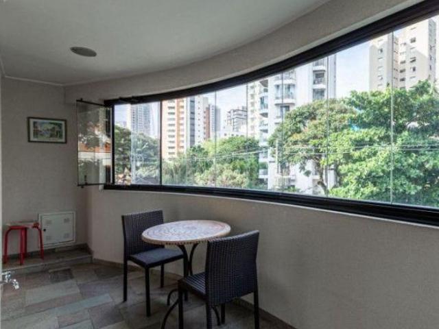 Apartamento com 3 quartos à venda, 140 m² Moema