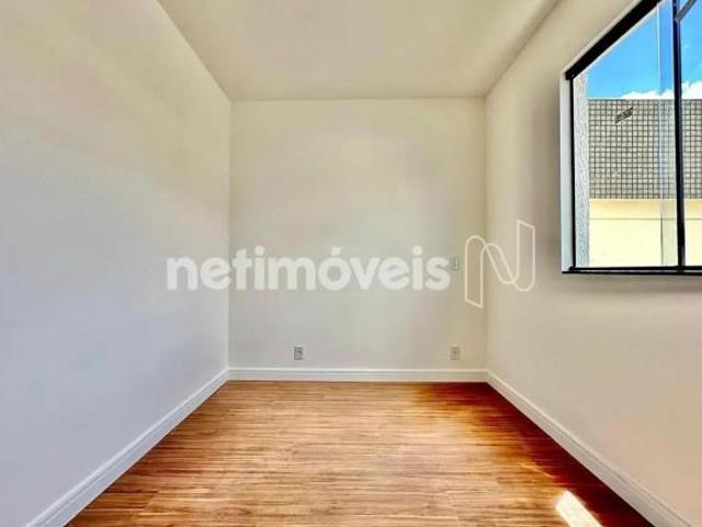 Apartamento com 3 Quartos à Venda, 60m² , na avenida principal do bairro