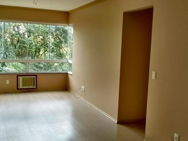 Apartamento com 3 Quartos à Venda, 78 m² por R$ 370.000