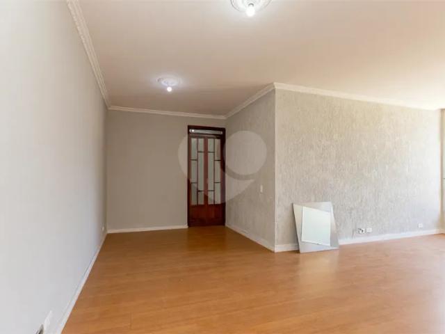 Apartamento à venda com 3 quartos, sendo 1 suíte, no condomínio Solar Castro Marim, São Paulo SP