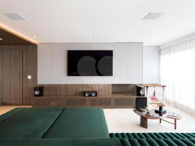 Apartamento com 3 quartos à venda em Jardim morumbi SP
