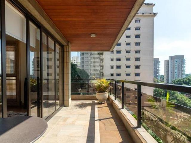 Apartamento com 3 quartos à venda em Moema SP