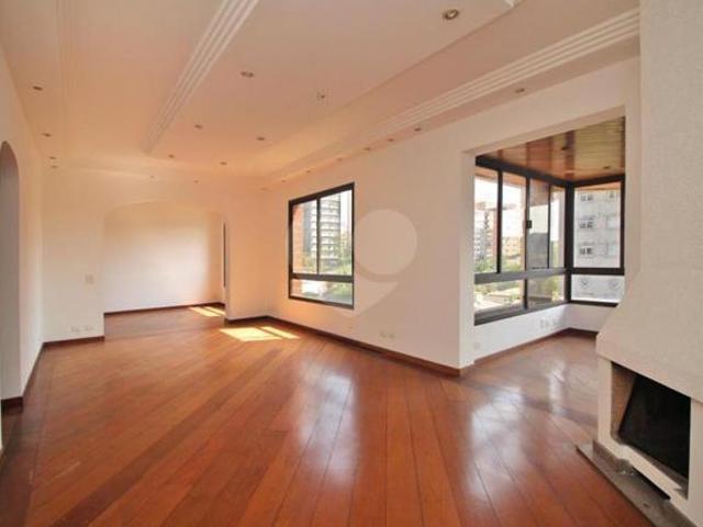 Apartamento com 3 quartos à venda em Moema SP