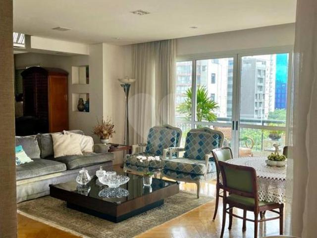 Apartamento com 3 quartos à venda em Moema SP