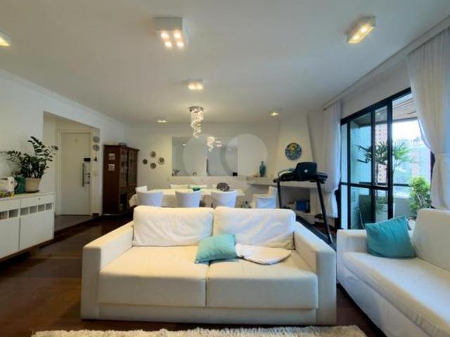 Apartamento com 3 quartos à venda em Moema SP