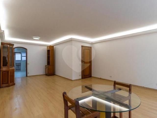 Apartamento com 3 quartos à venda em Moema SP