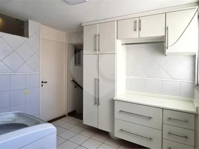 Apartamento à venda com 3 quartos, sendo 1 suíte, no condomínio Penthouse i, São Paulo SP