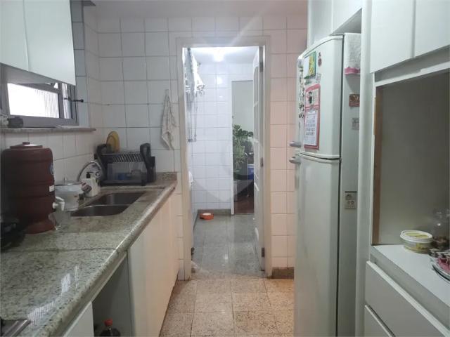 Apartamento à venda com 3 quartos, sendo 1 suíte, no condomínio Antonio Barone, São Paulo SP