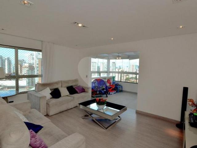 Apartamento com 3 quartos à venda em Vila Olímpia SP