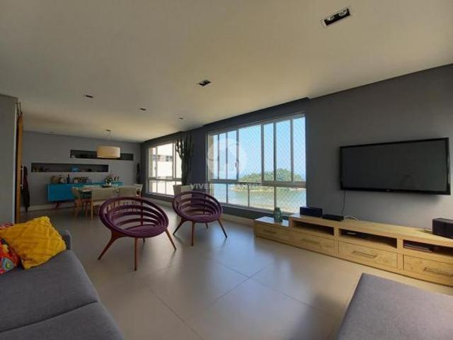 Apartamento com 3 quartos a venda frente mar José Menino!