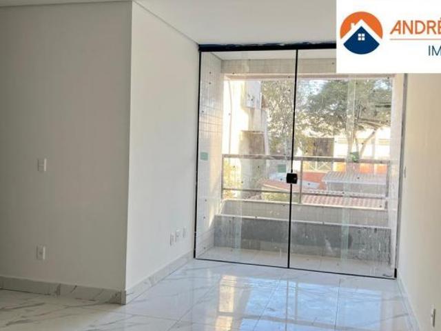 Apartamento de Alto Padrão no Itapoã: 3 Qts Suíte, Varanda, Elevador, 2 Vagas sob Pilotis e Prédio