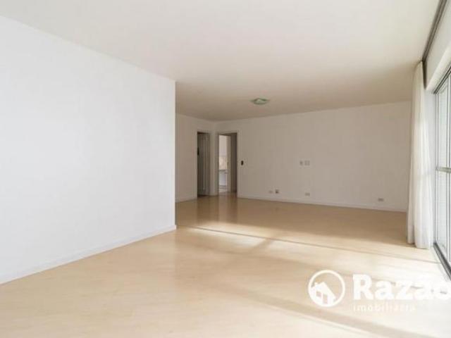 APARTAMENTO COM 3 QUARTOS ÁREA TOTAL DE 194,43 CENTRO REF 6142