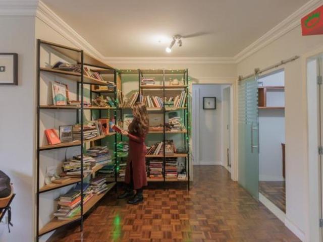 Apartamento com 3 quartos duas suítes no Batel