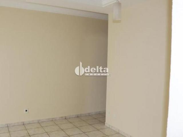 Apartamento com 3 quartos disponível para venda no bairro Santa Mônica em Uberlândia MG