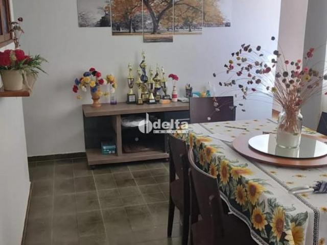 Apartamento com 3 quartos disponível para venda no bairro Tabajaras em Uberlândia MG