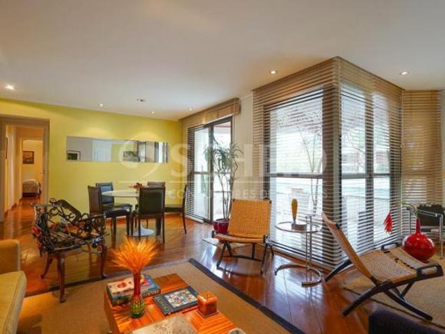 Apartamento com 3 quartos e 3 vagas no Real Parque
