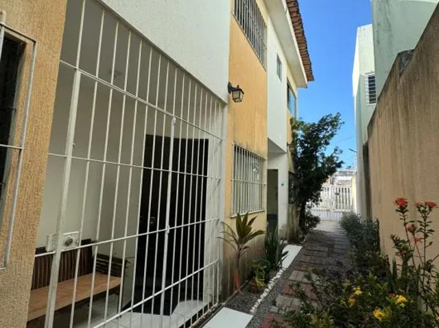 Apartamento com 3 Quartos e 3 banheiros à Venda, 80 m² por R$ 230.000
