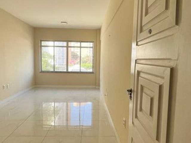 Apartamento com 3 Quartos e 3 banheiros à Venda, 87 m² por R$ 450.000