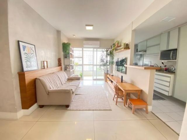 Apartamento com 3 Quartos e 3 banheiros à Venda, 90 m² por R$ 849.000