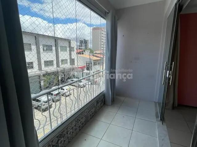 Apartamento com 3 Quartos e 3 banheiros à Venda, 105 m² por R$ 335.000