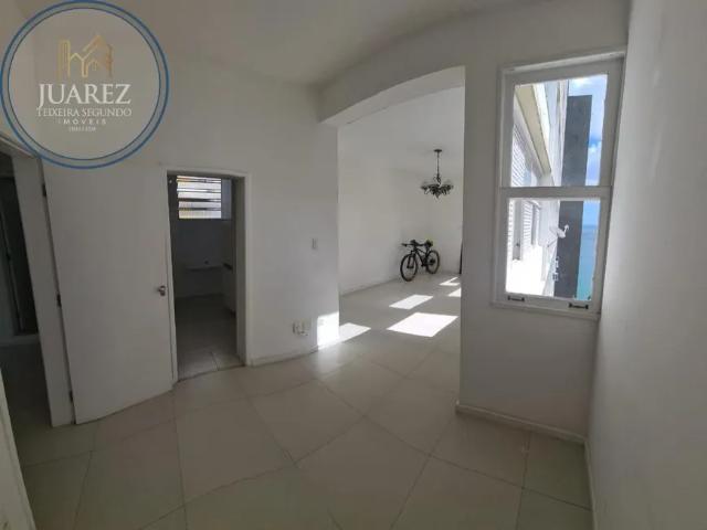 Apartamento com 3 Quartos e 3 banheiros à Venda, 107 m² por R$ 760.000