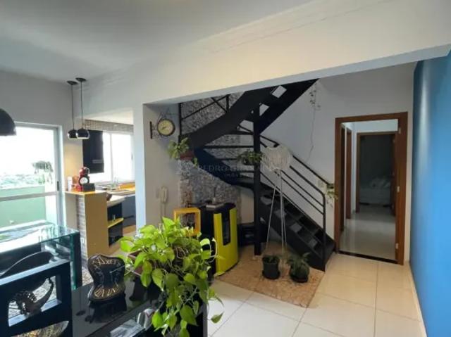 Apartamento com 3 Quartos e 3 banheiros à Venda, 109 m² por R$ 635.000
