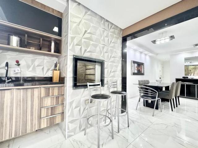 Apartamento com 3 Quartos e 3 banheiros à Venda, 110 m² por R$ 890.000
