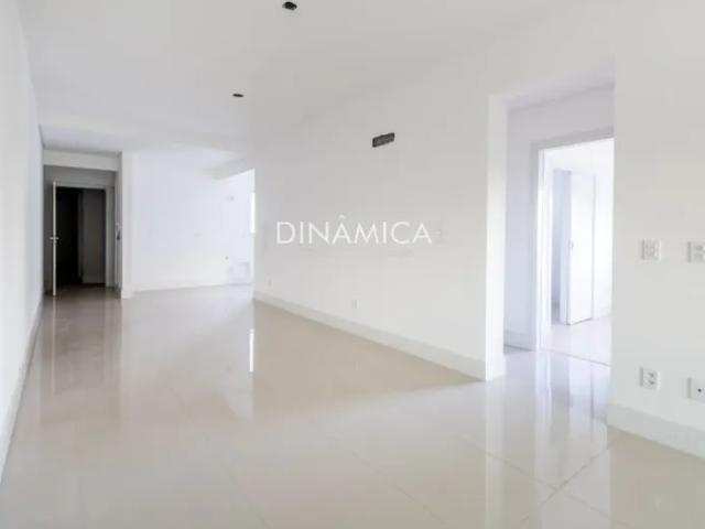 Apartamento com 3 Quartos e 3 banheiros à Venda, 111 m² por R$ 758.530