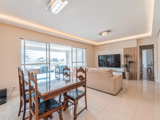 Apartamento com 3 Quartos e 3 banheiros à Venda, 117 m² por R$ 1.180.000