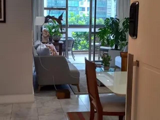 Apartamento com 3 Quartos e 3 banheiros à Venda, 130 m² por R$ 2.150.000
