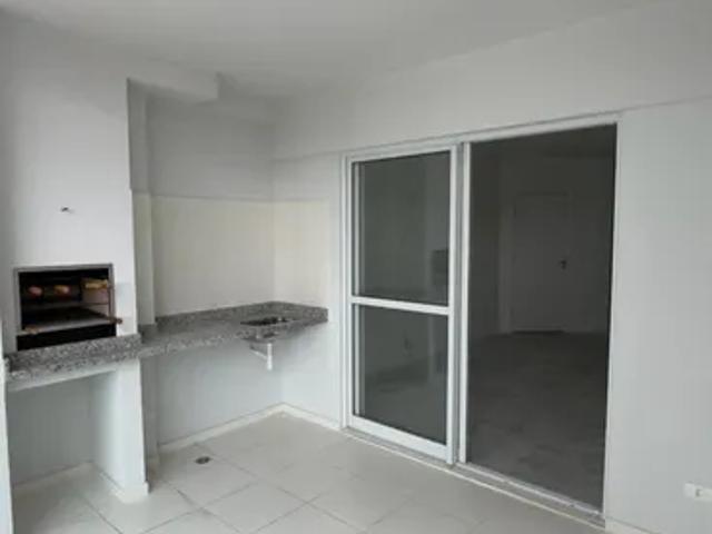 Apartamento com 3 Quartos e 3 banheiros à Venda, 132 m² por R$ 69.000