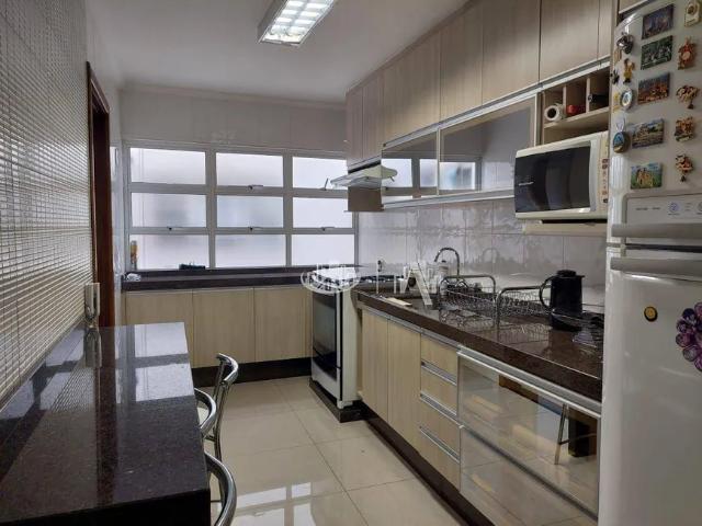 Apartamento com 3 Quartos e 3 banheiros à Venda, 138 m² por R$ 649.000