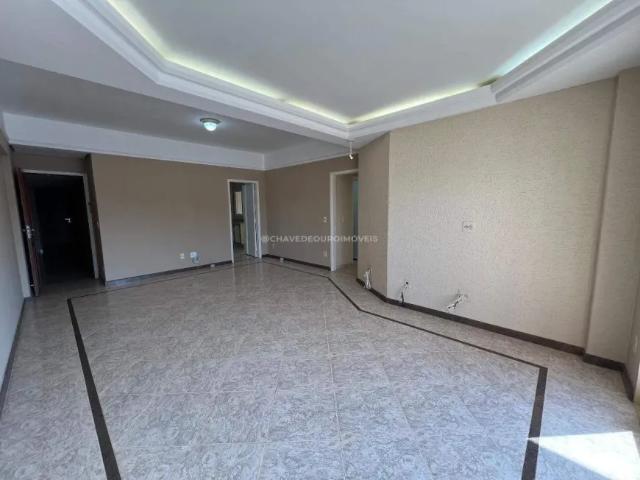 Apartamento com 3 Quartos e 3 banheiros à Venda, 145 m² por R$ 480.000