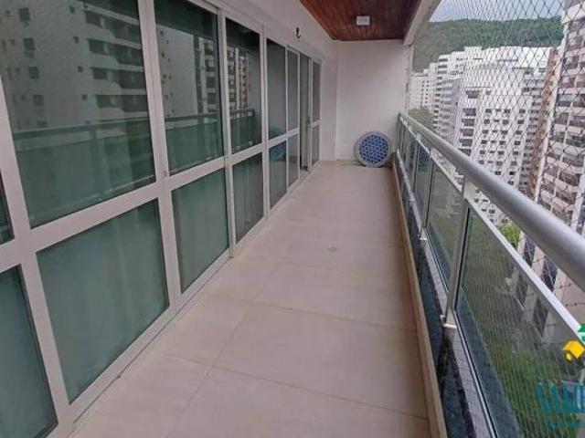 Apartamento com 3 Quartos e 3 banheiros à Venda, 150 m² a 150 metros da praia