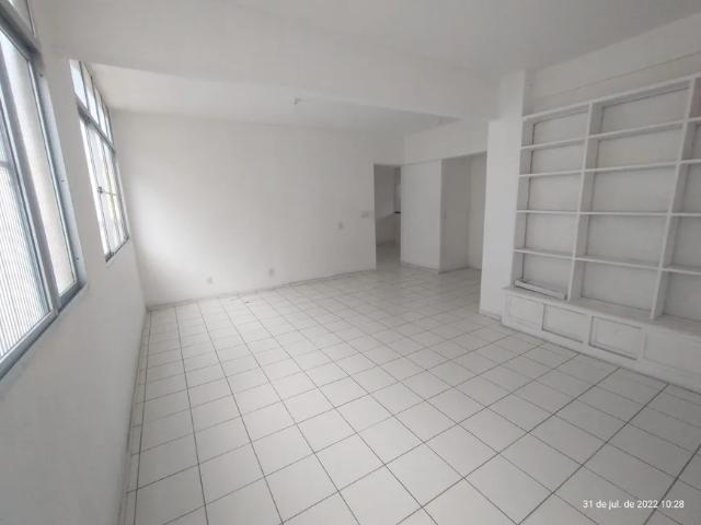 Apartamento com 3 Quartos e 3 banheiros à Venda, 150 m² por R$ 320.000