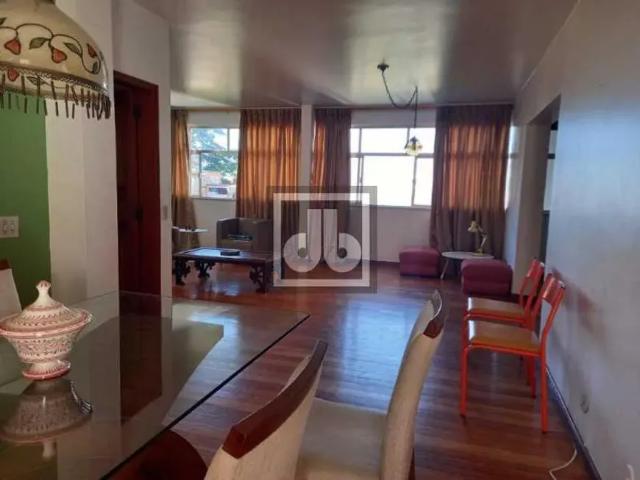Apartamento com 3 Quartos e 3 banheiros à Venda, 156 m² por R$ 1.250.000