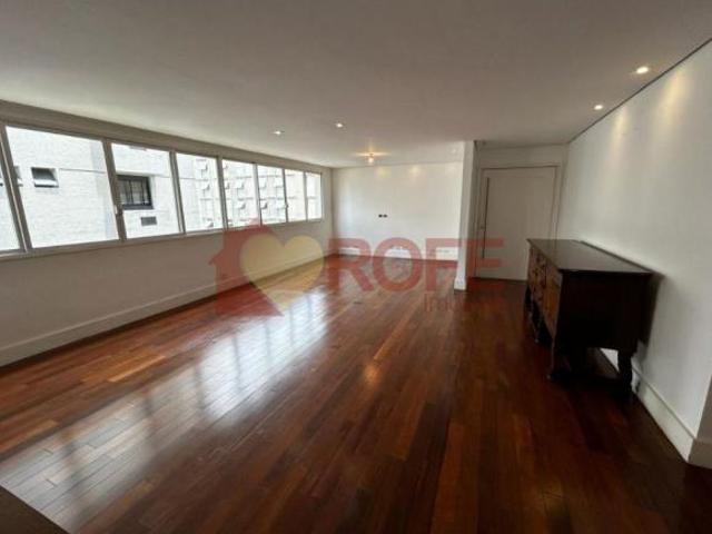 Apartamento com 3 Quartos e 3 banheiros à Venda, 190 m² por R$ 2.300.000