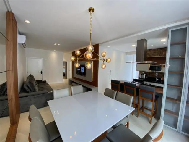 Apartamento com 3 Quartos e 3 banheiros à Venda, 196 m² por R$ 2.350.000