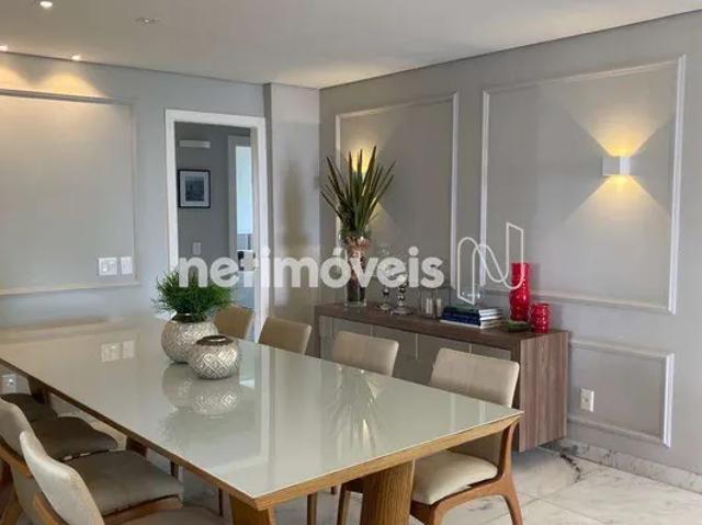 Apartamento com 3 Quartos e 3 banheiros à Venda, 235 m² por R$ 2.350.000