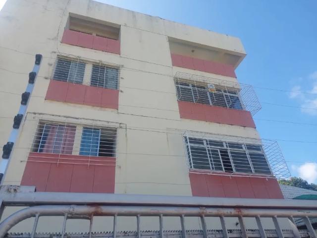 Apartamento com 3 Quartos e 3 banheiros à Venda, 78 m² por R$ 180.000